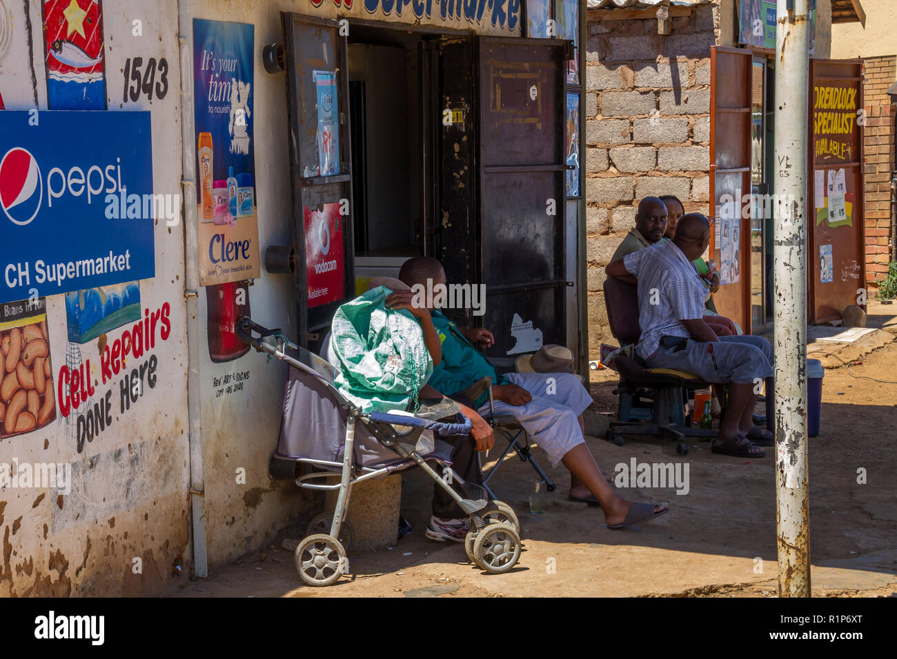 Spaza shop african hi-res stock photography and images - Alamy
