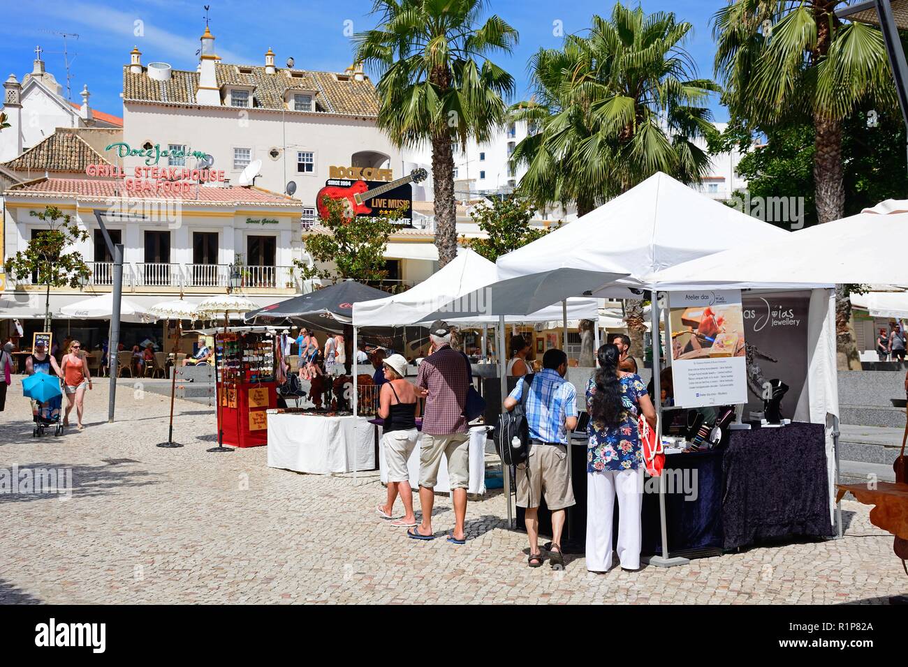 Albufeira old town square hi-res stock photography and images - Alamy