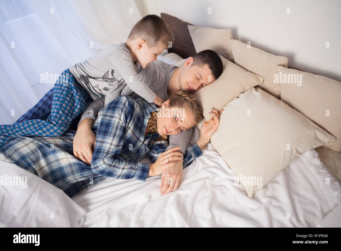 Mum and dad bed hi-res stock photography and images - Alamy