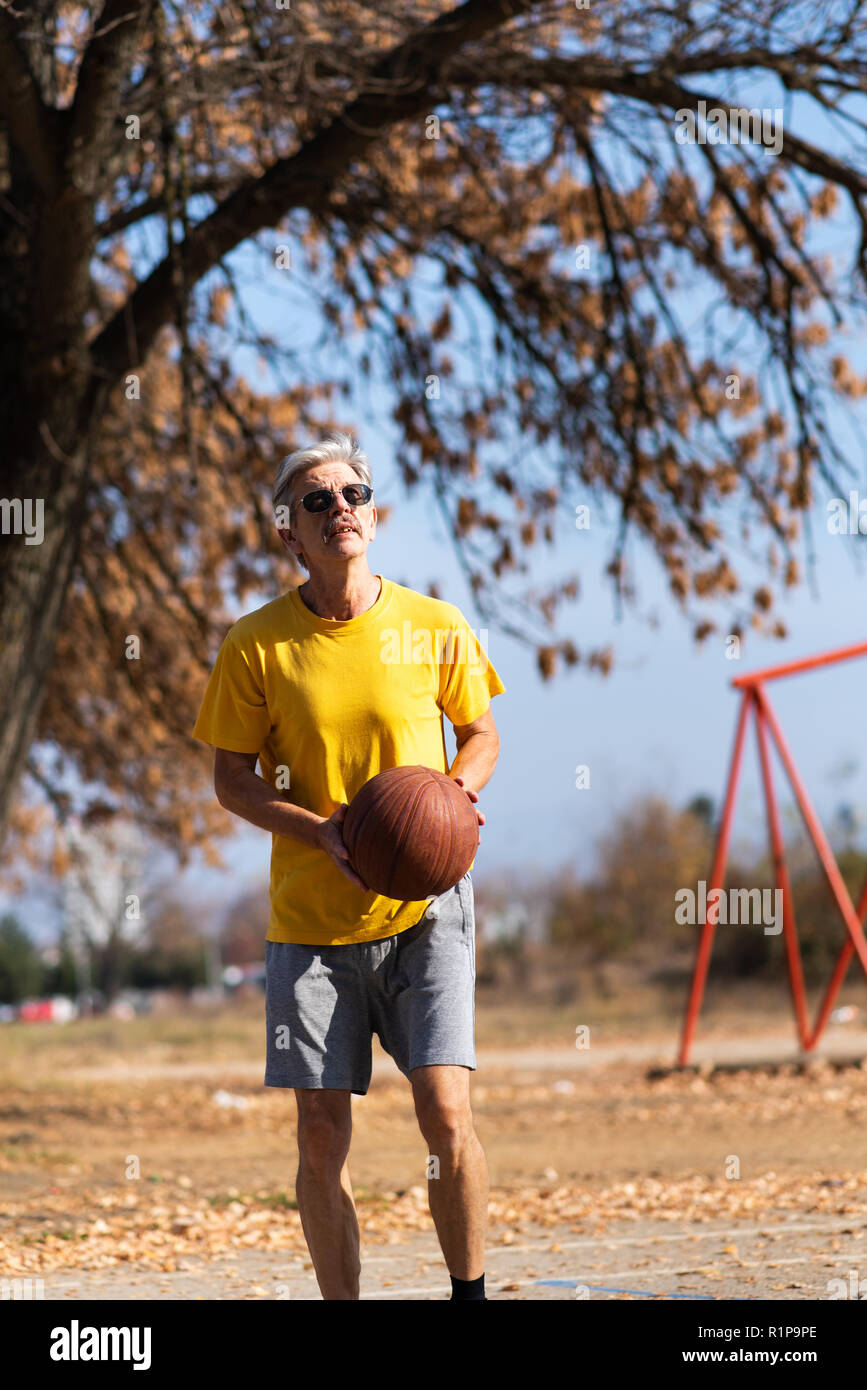 Man playing with the sun hi-res stock photography and images - Alamy