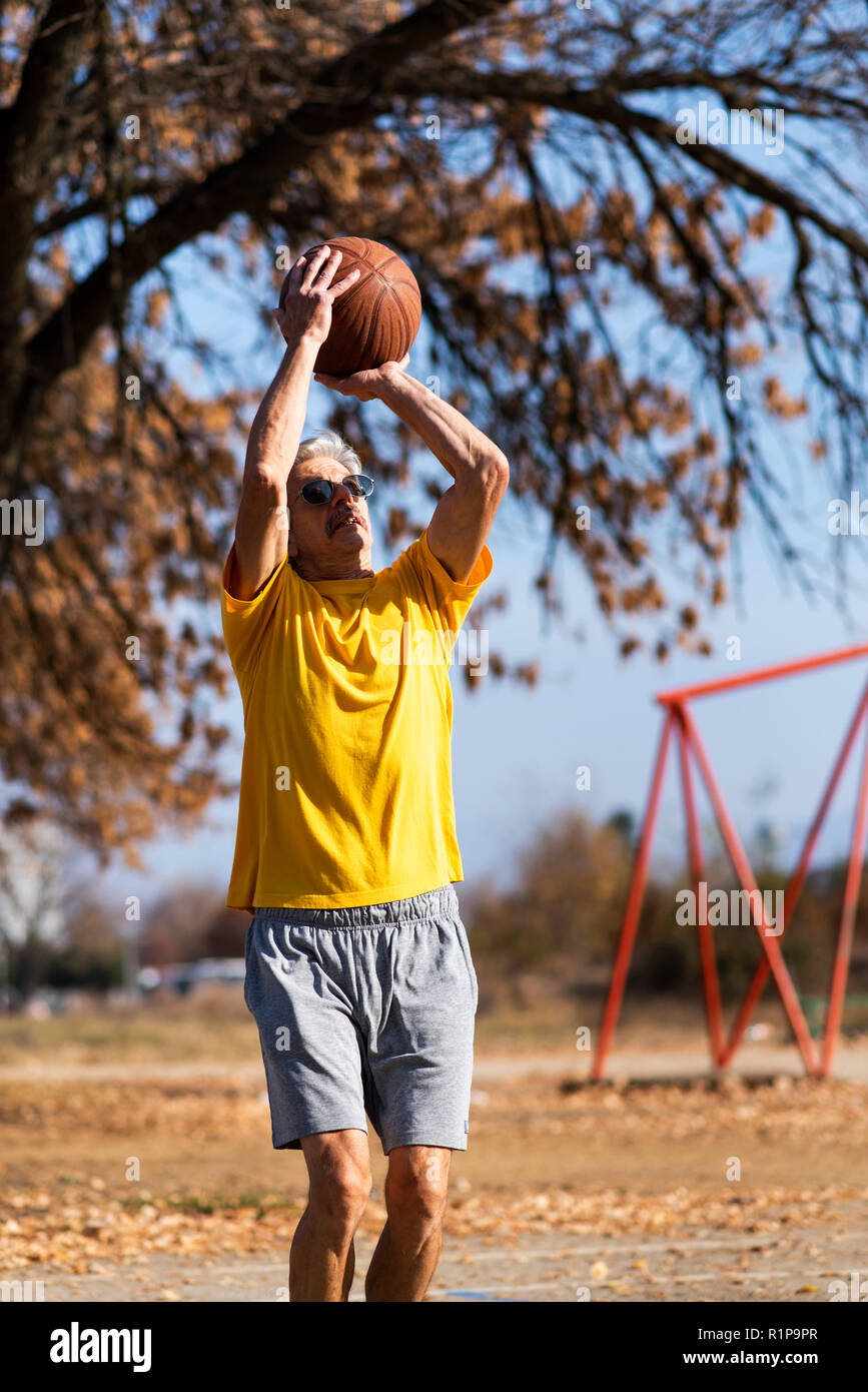 Old man playing sport hi-res stock photography and images - Alamy