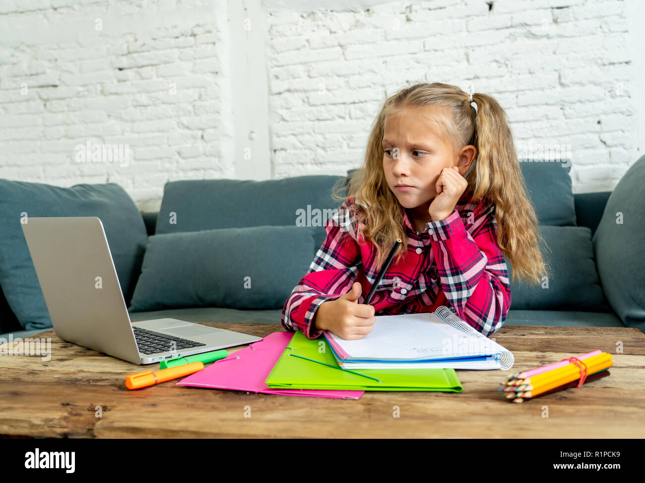 Kid computer frustrated hi-res stock photography and images - Alamy