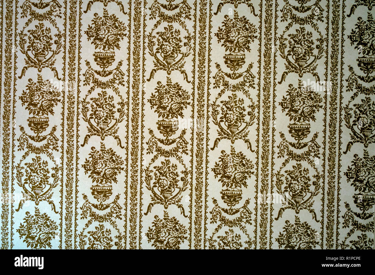 Old Flock Wallpaper High Resolution Stock Photography and Images - Alamy