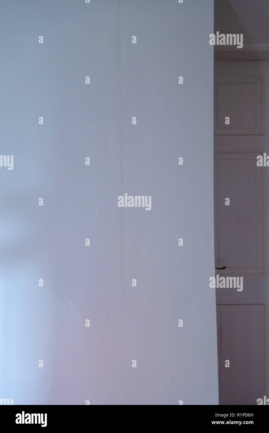 Wallpaper Coming Off High Resolution Stock Photography and Images - Alamy