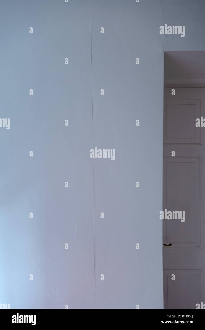 Wallpaper coming off hi-res stock photography and images - Alamy