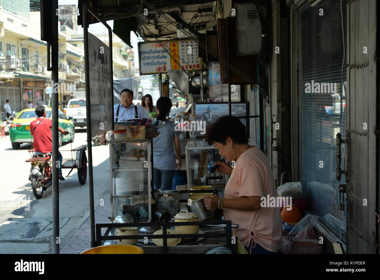 Bangkok chinatown bowls hi-res stock photography and images - Alamy