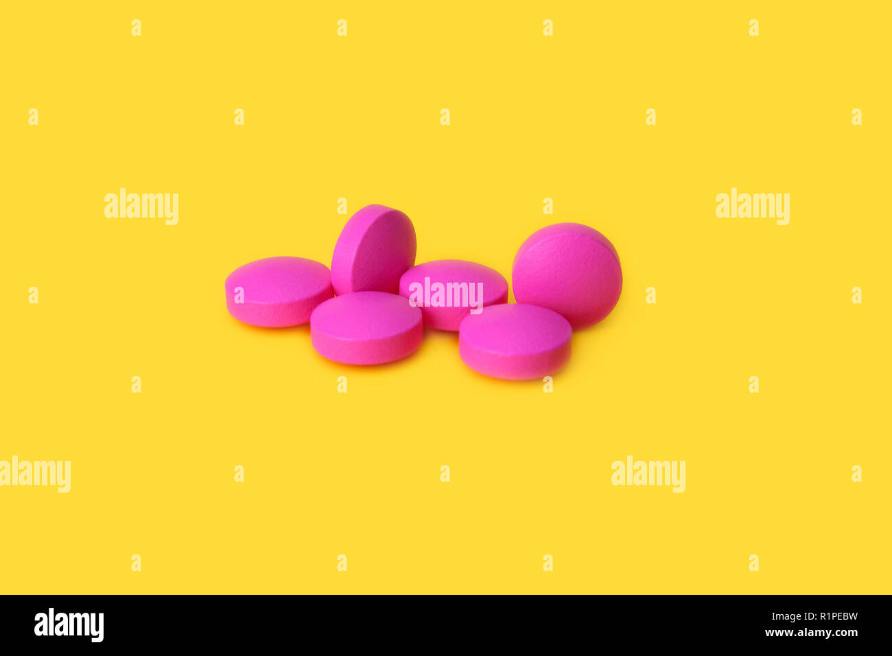 Large pink tablets scattered hi-res stock photography and images - Alamy