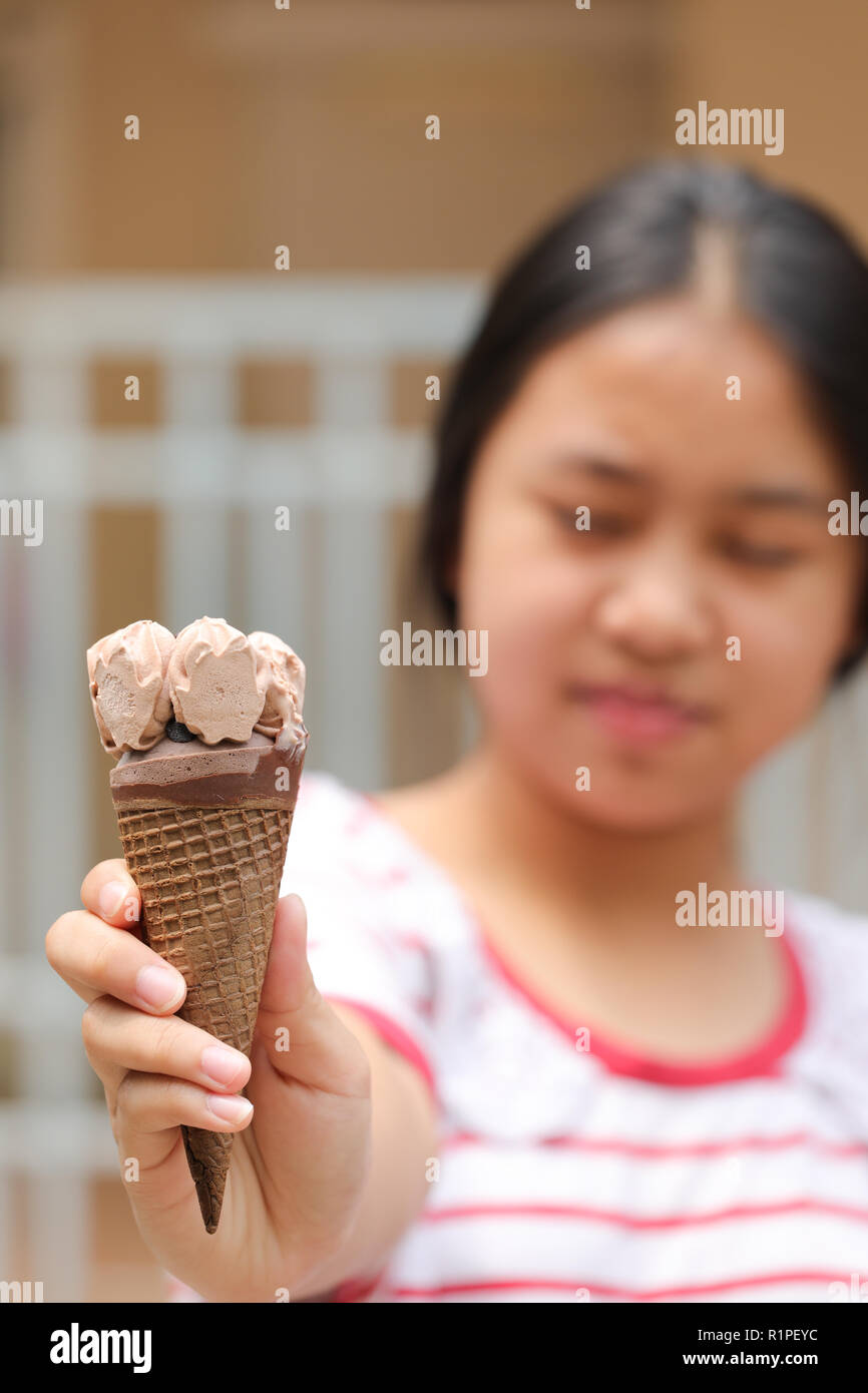 ice cream in young girl hand Stock Photo - Alamy