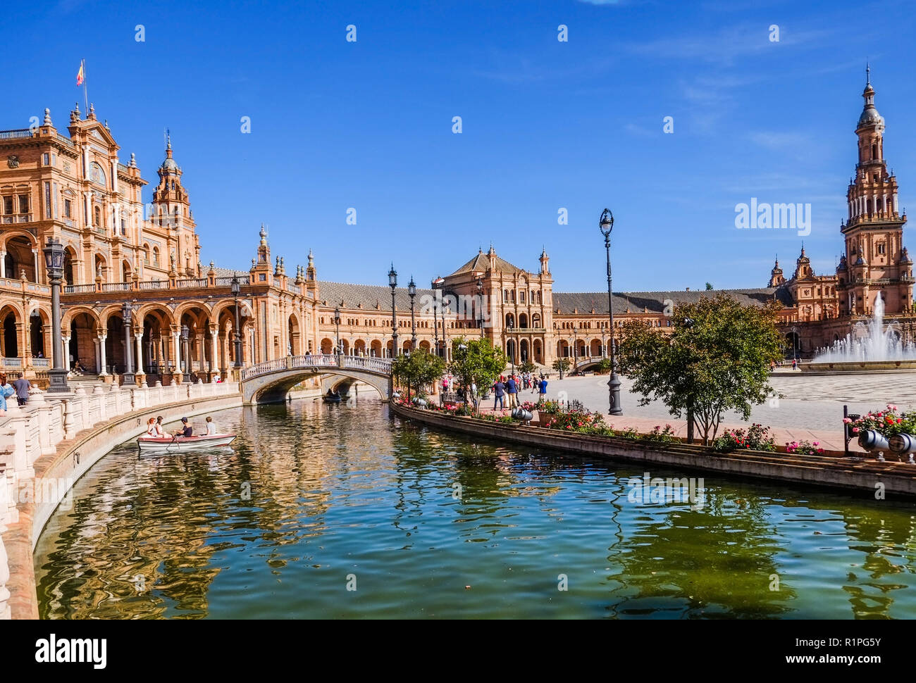 Seville spain water canal hi-res stock photography and images - Alamy
