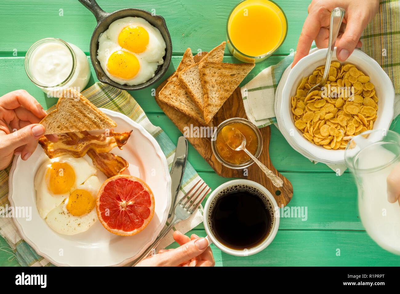 Full ham hands hi-res stock photography and images - Alamy
