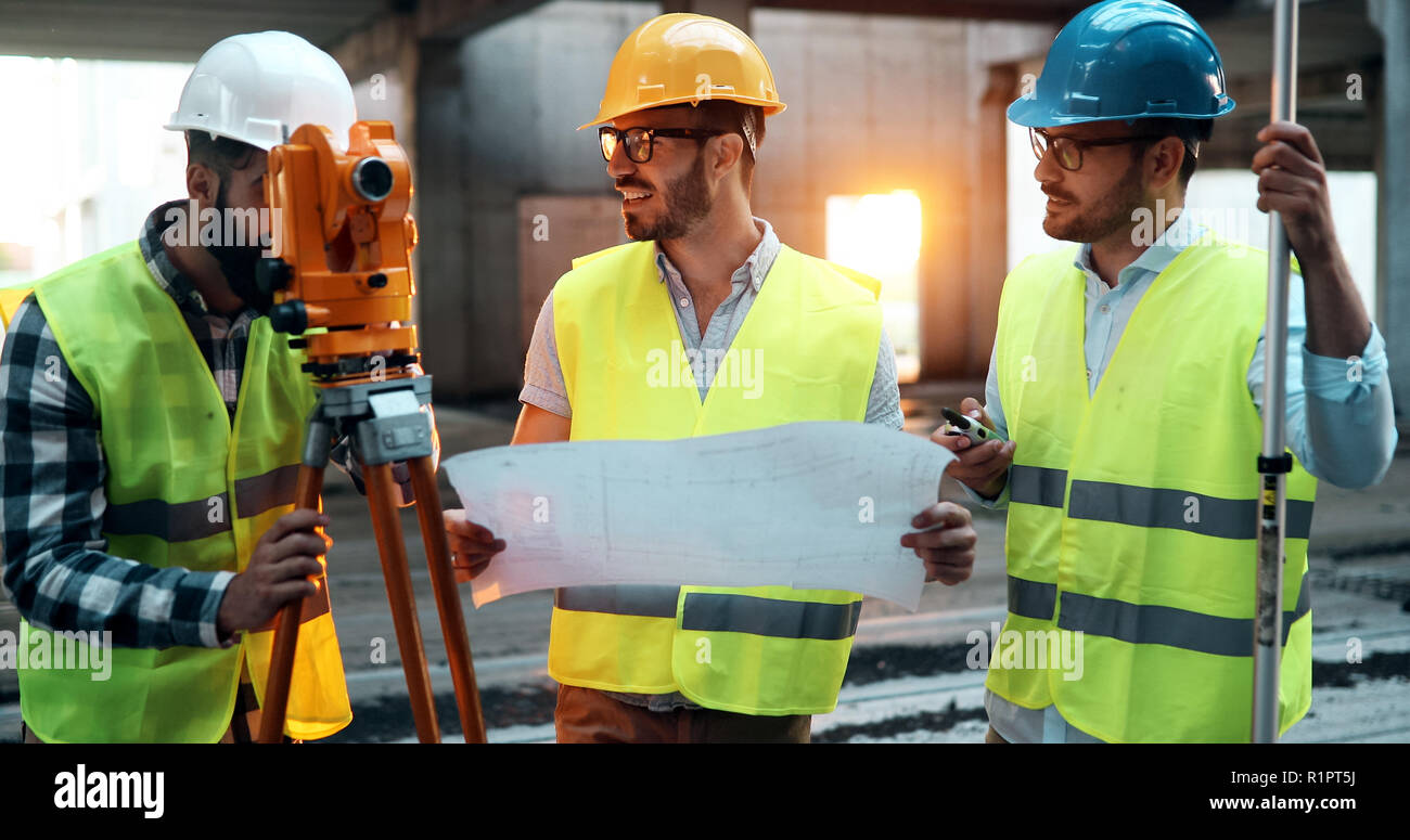 Builders construction group hi-res stock photography and images - Alamy