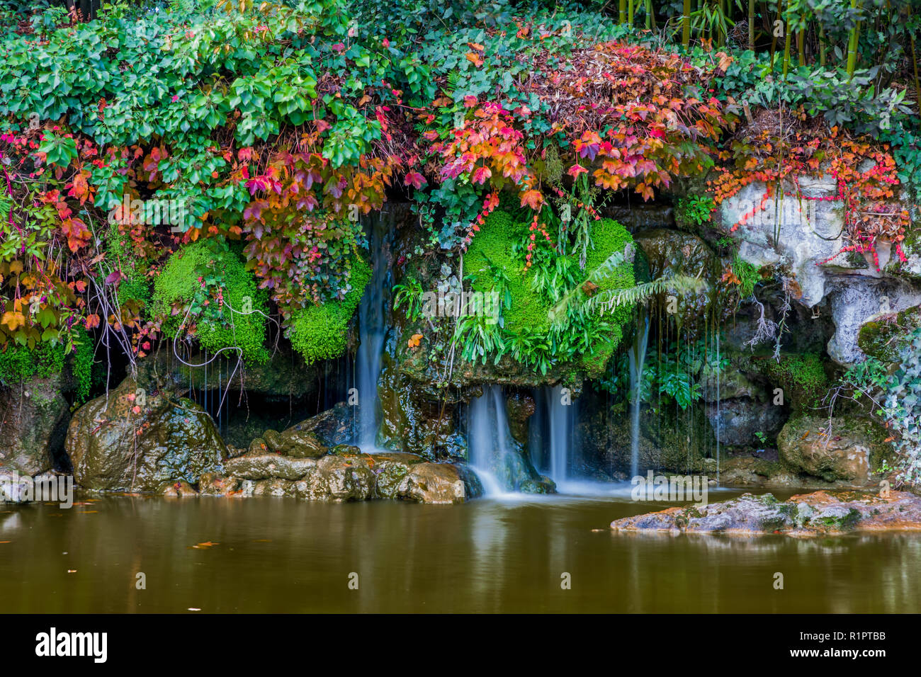 lake water fall Stock Photo - Alamy