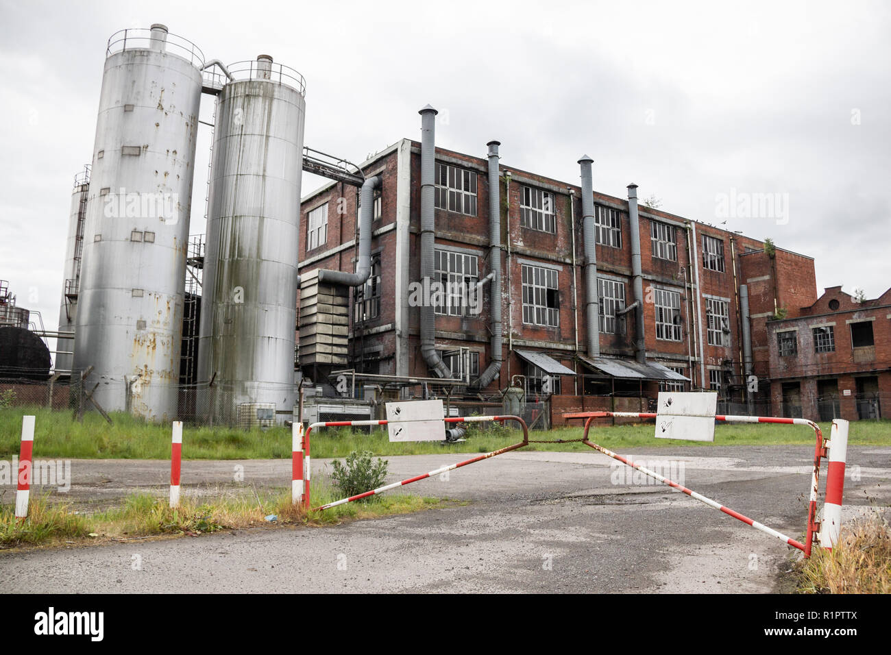 Abandoned closed factory Stock Photo - Alamy