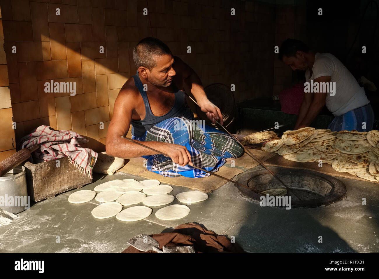 Round roti hi-res stock photography and images - Alamy