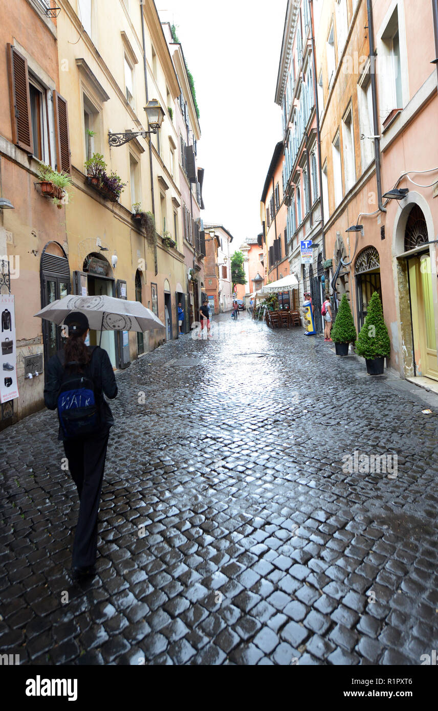 Via della Scala in Trastevere in Rome Stock Photo - Alamy