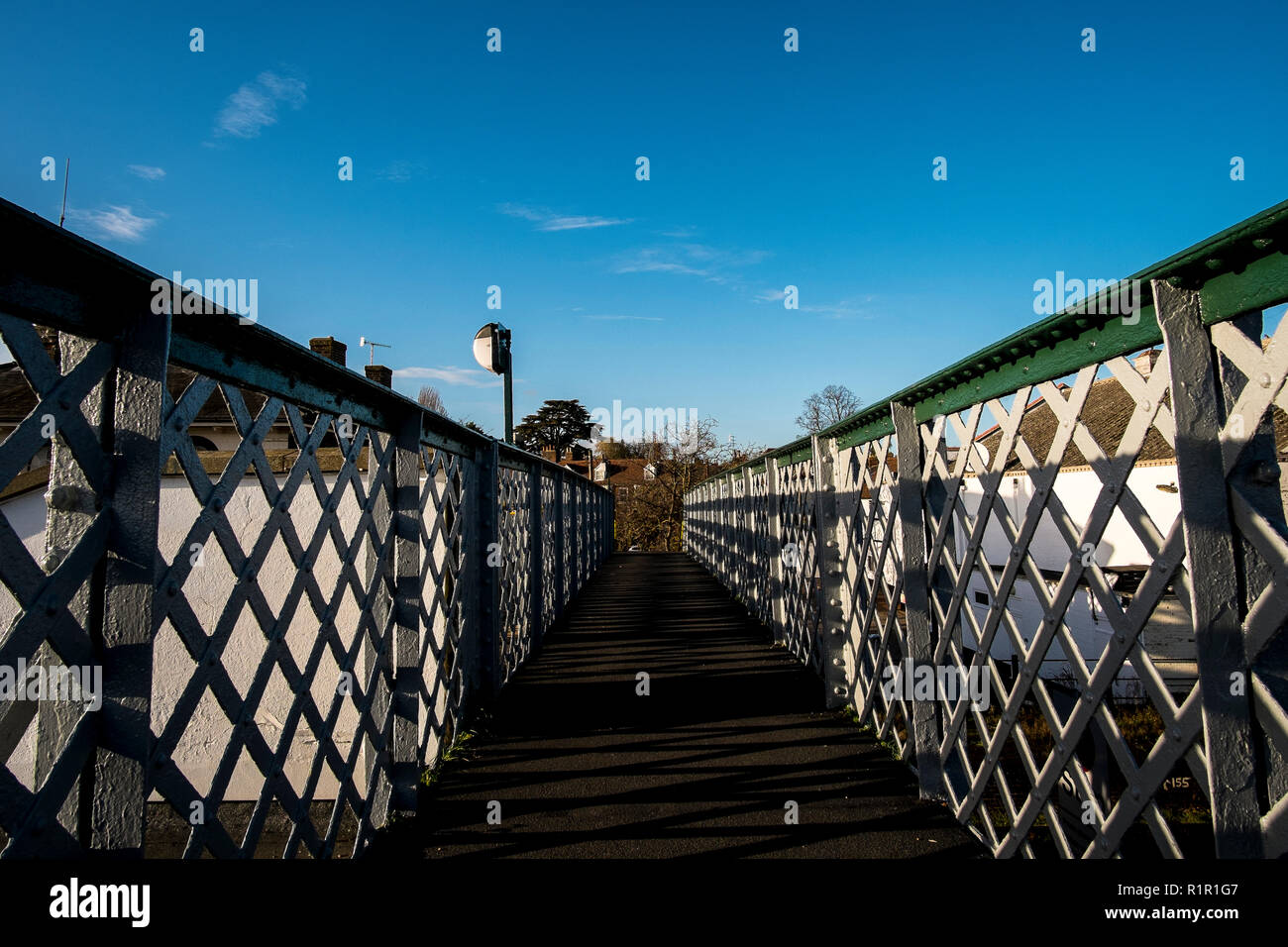Pedestrian bridge over railway line hi-res stock photography and images ...