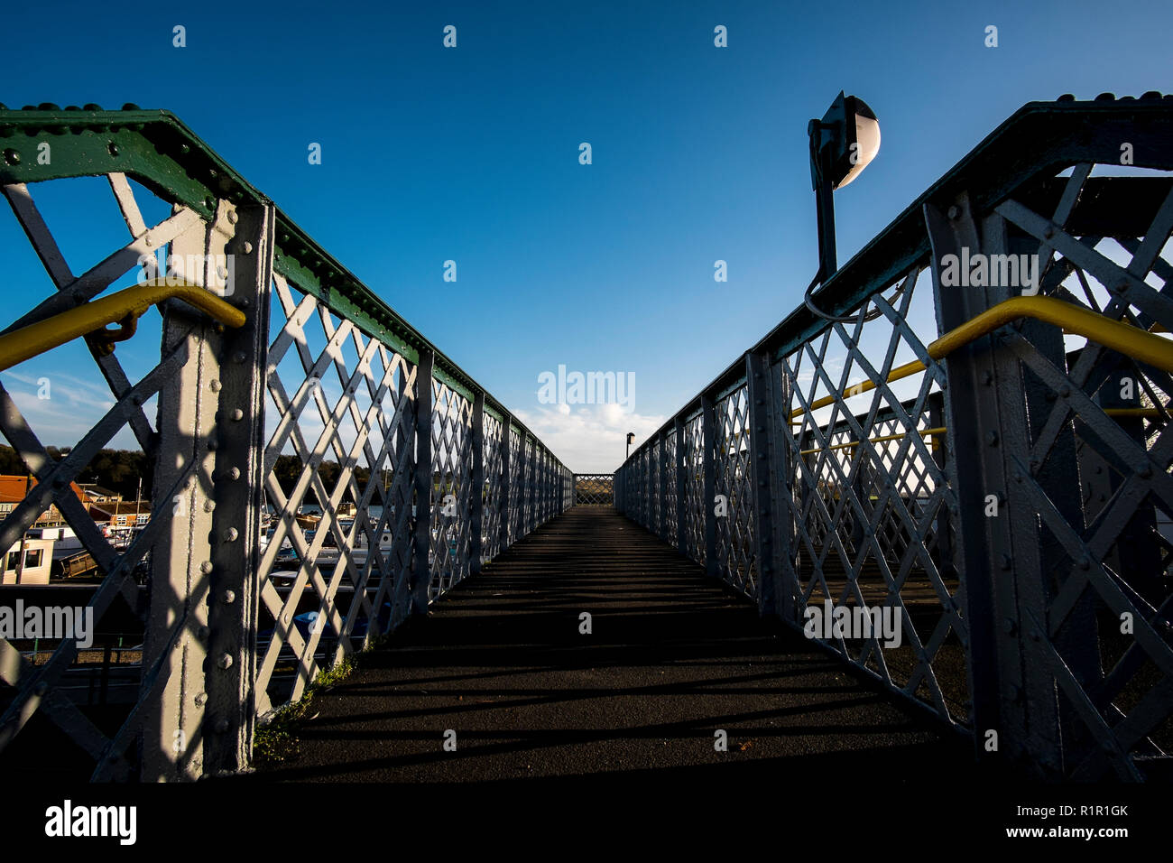 Pedestrian bridge over railway line hi-res stock photography and images ...