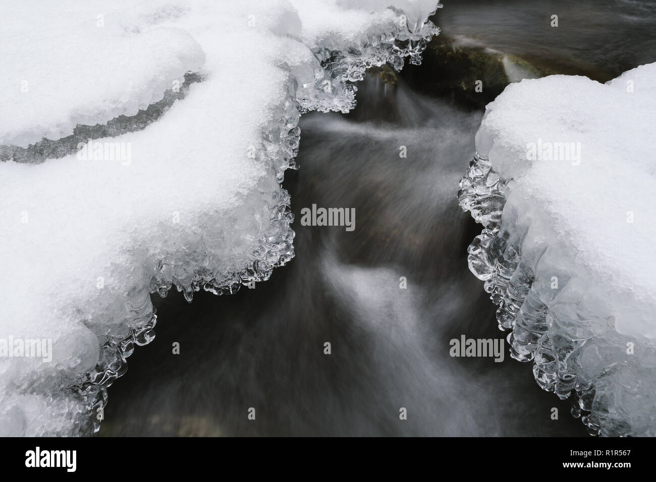 River under ice snow hi-res stock photography and images - Alamy