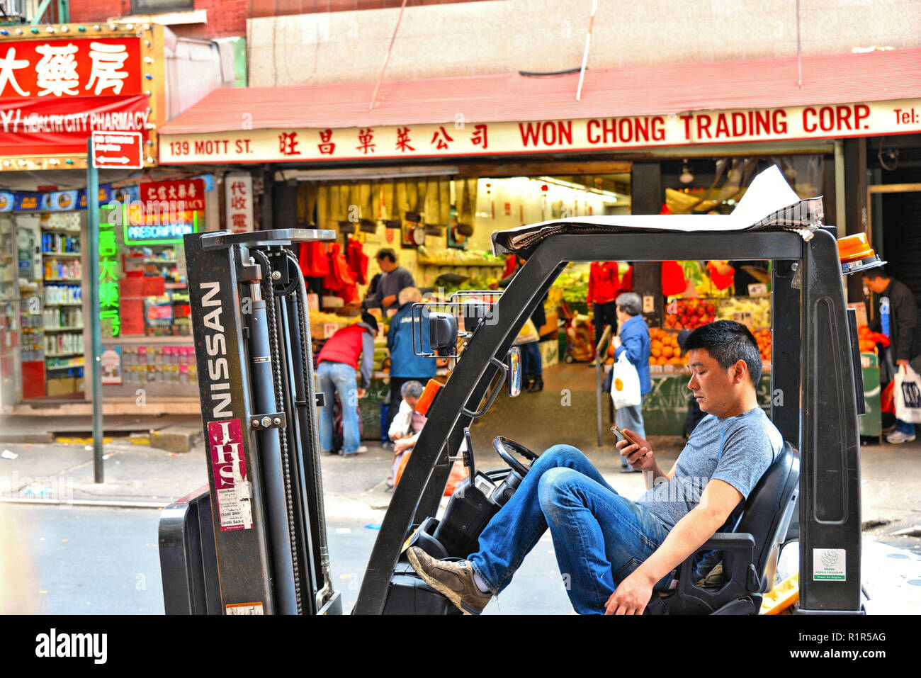 Young asian american man hi-res stock photography and images - Alamy