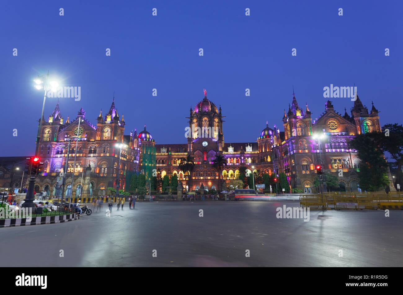Chhatrapati shivaji maharaj railway terminus hi-res stock photography ...