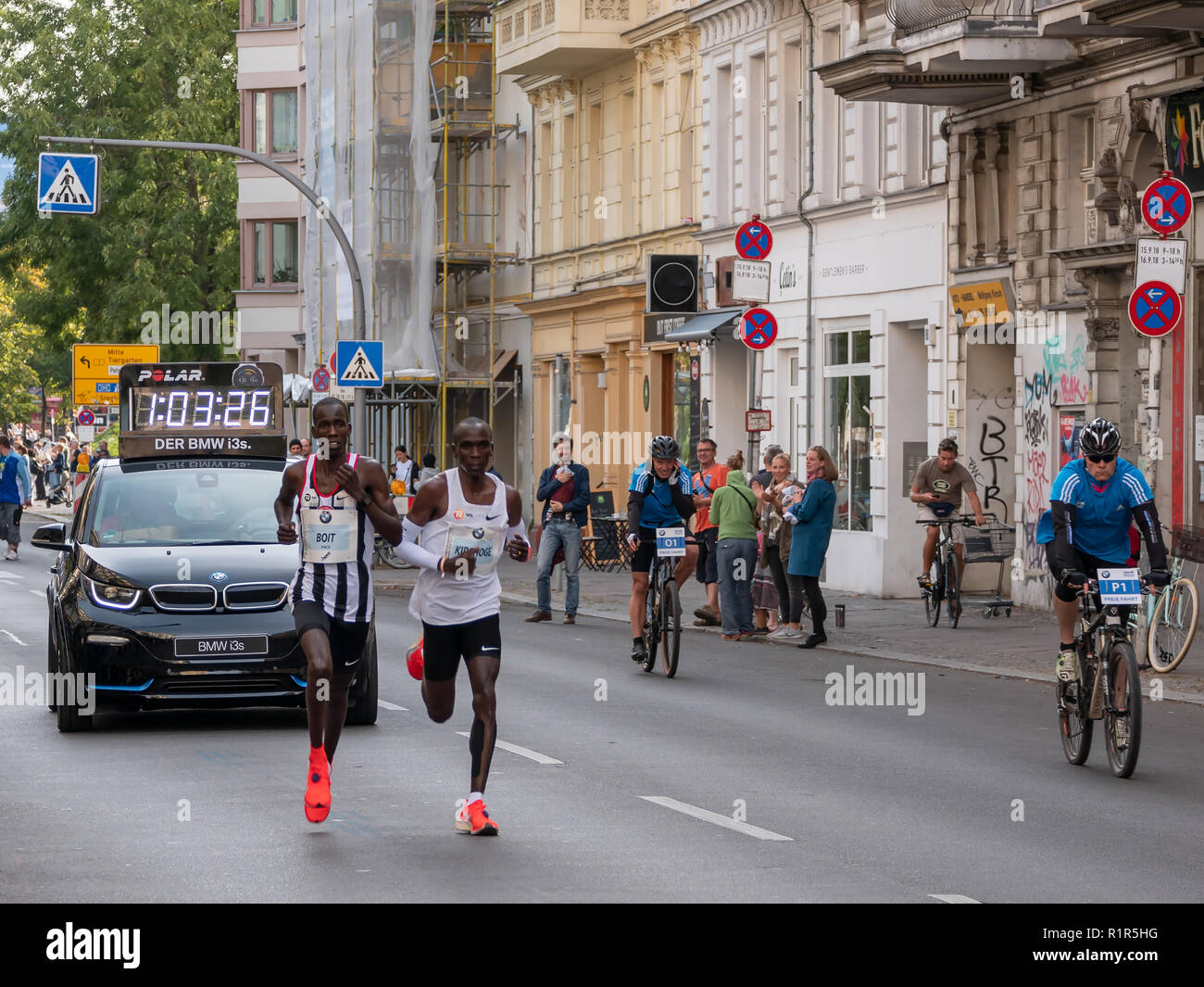 Spectator record hi-res stock photography and images - Alamy