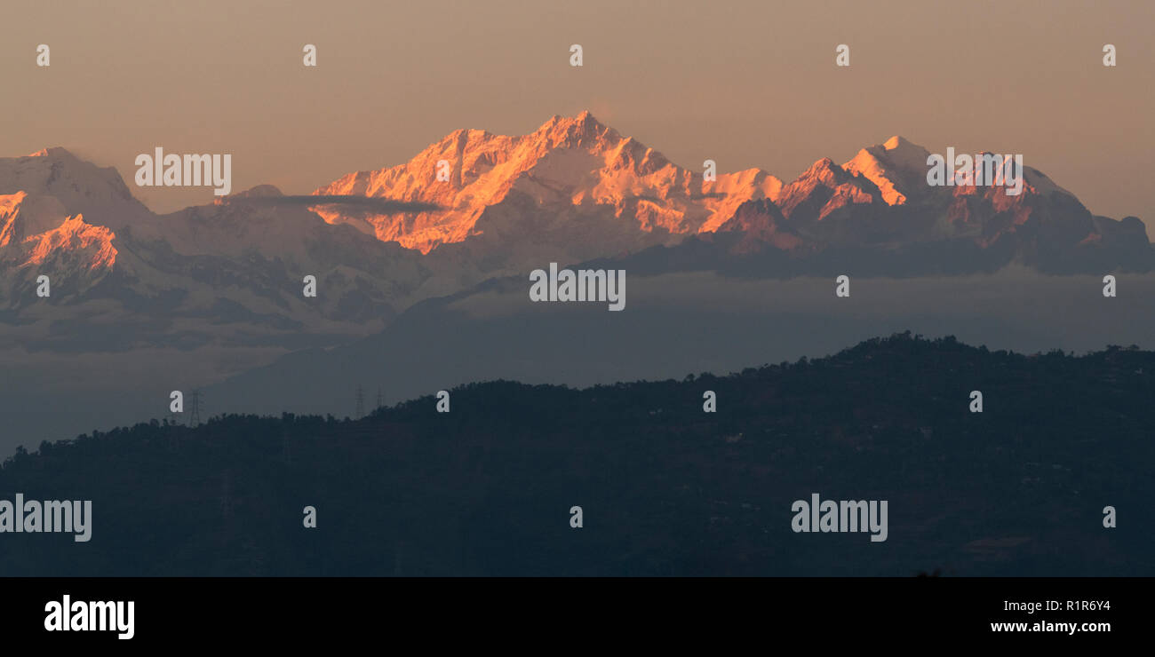 Scenic view of Himalayas mountain range, Darjeeling, West Bengal, India ...