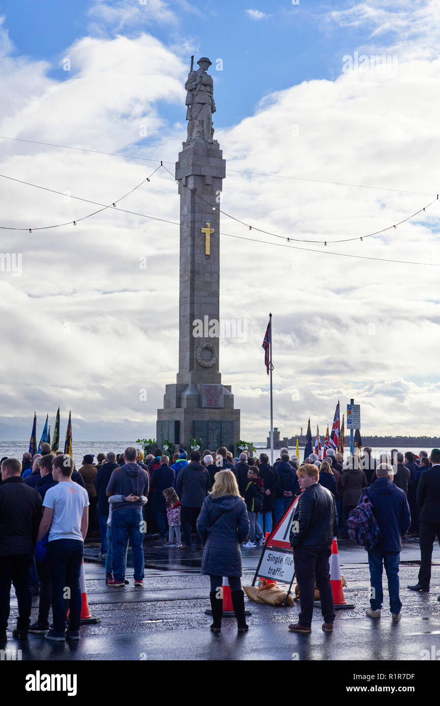 Small crowd hi-res stock photography and images - Alamy