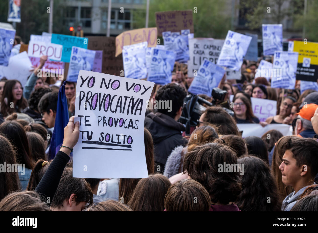 Student with placard hi-res stock photography and images - Alamy