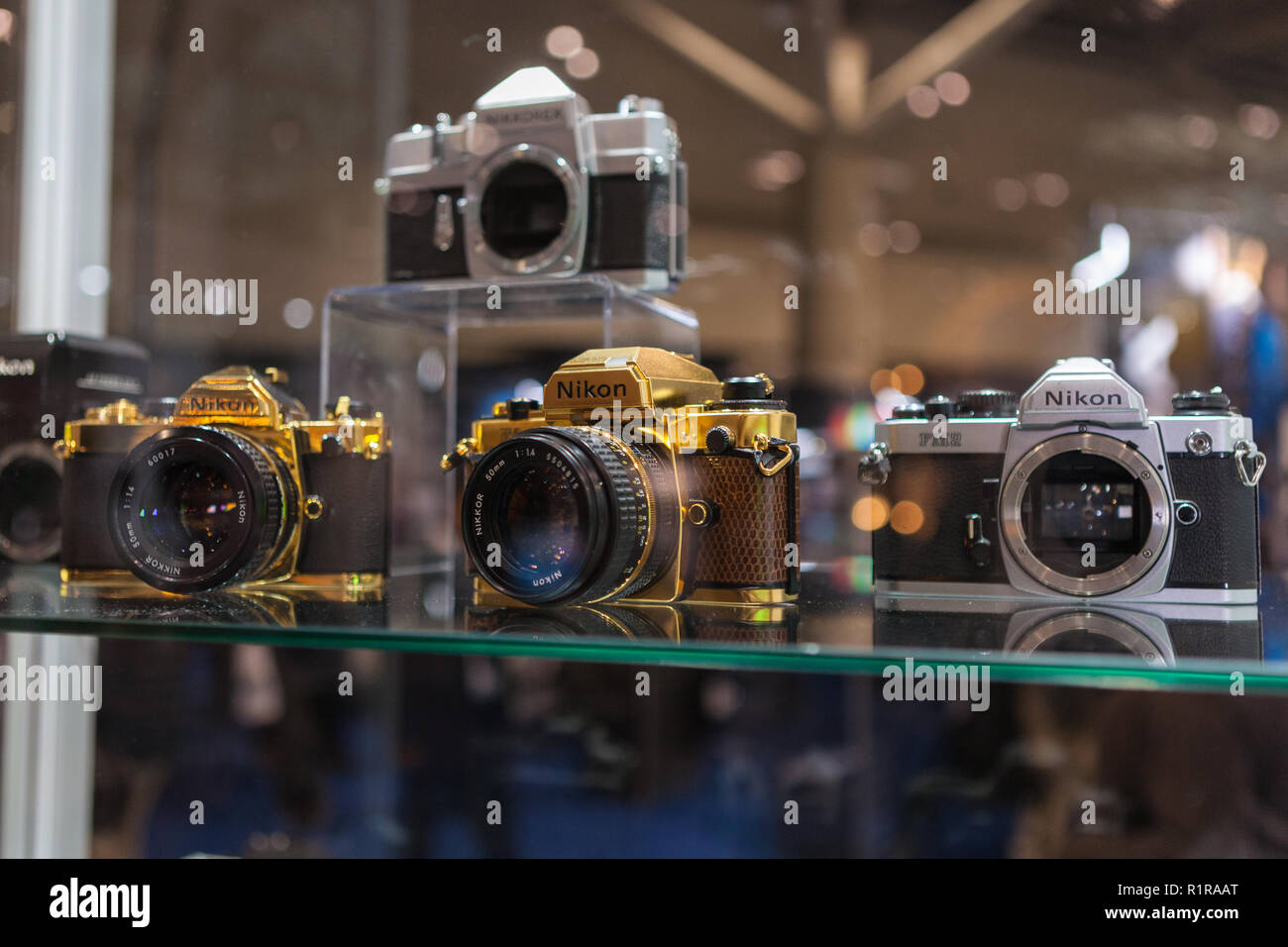Sony mirrorless cameras hi-res stock photography and images - Alamy