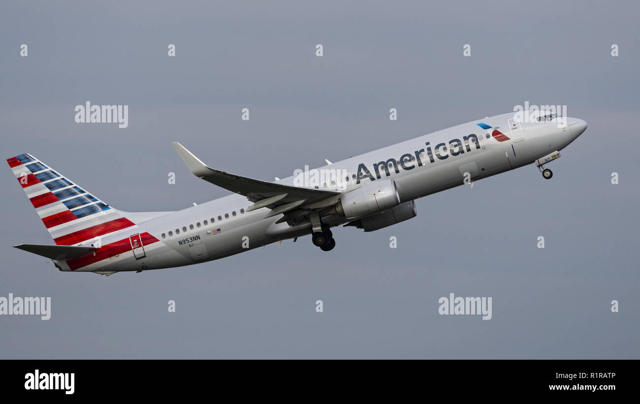 American airlines boeing 737 800 2018 hi-res stock photography and ...