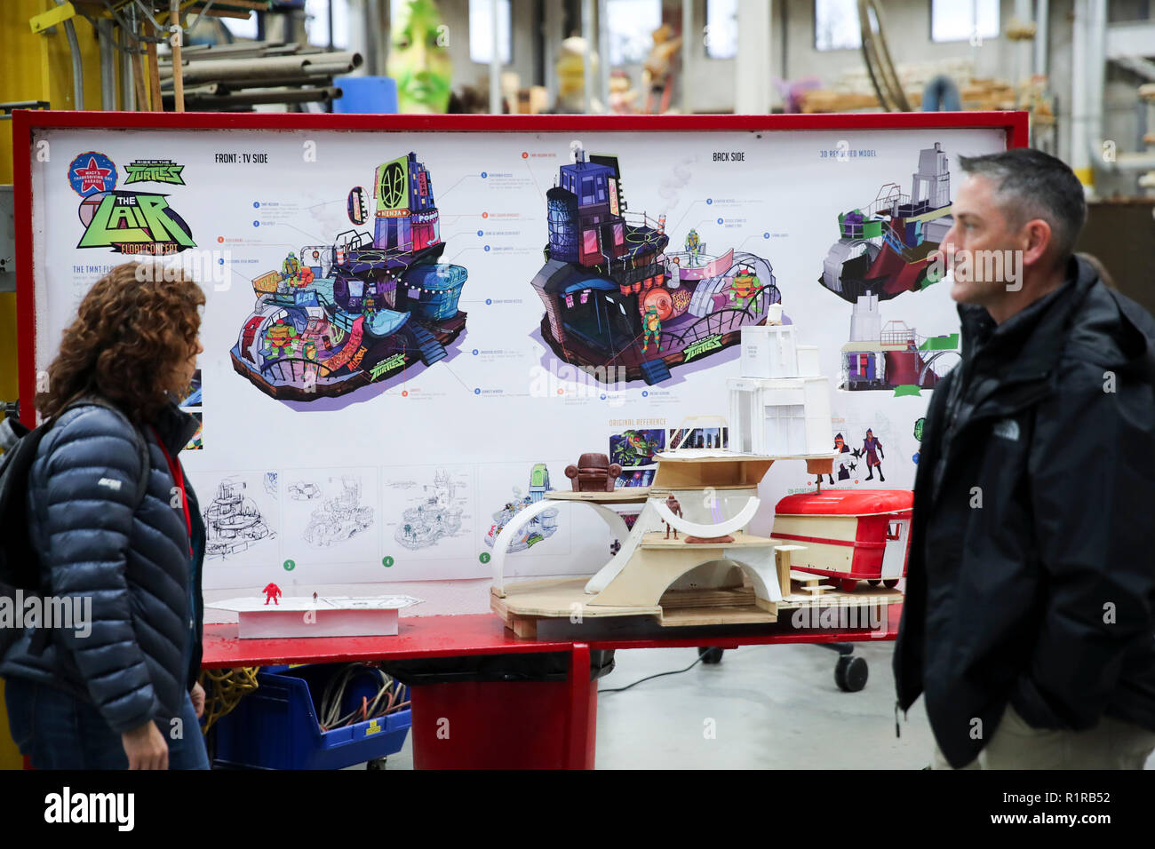 Macys parade hi-res stock photography and images - Alamy