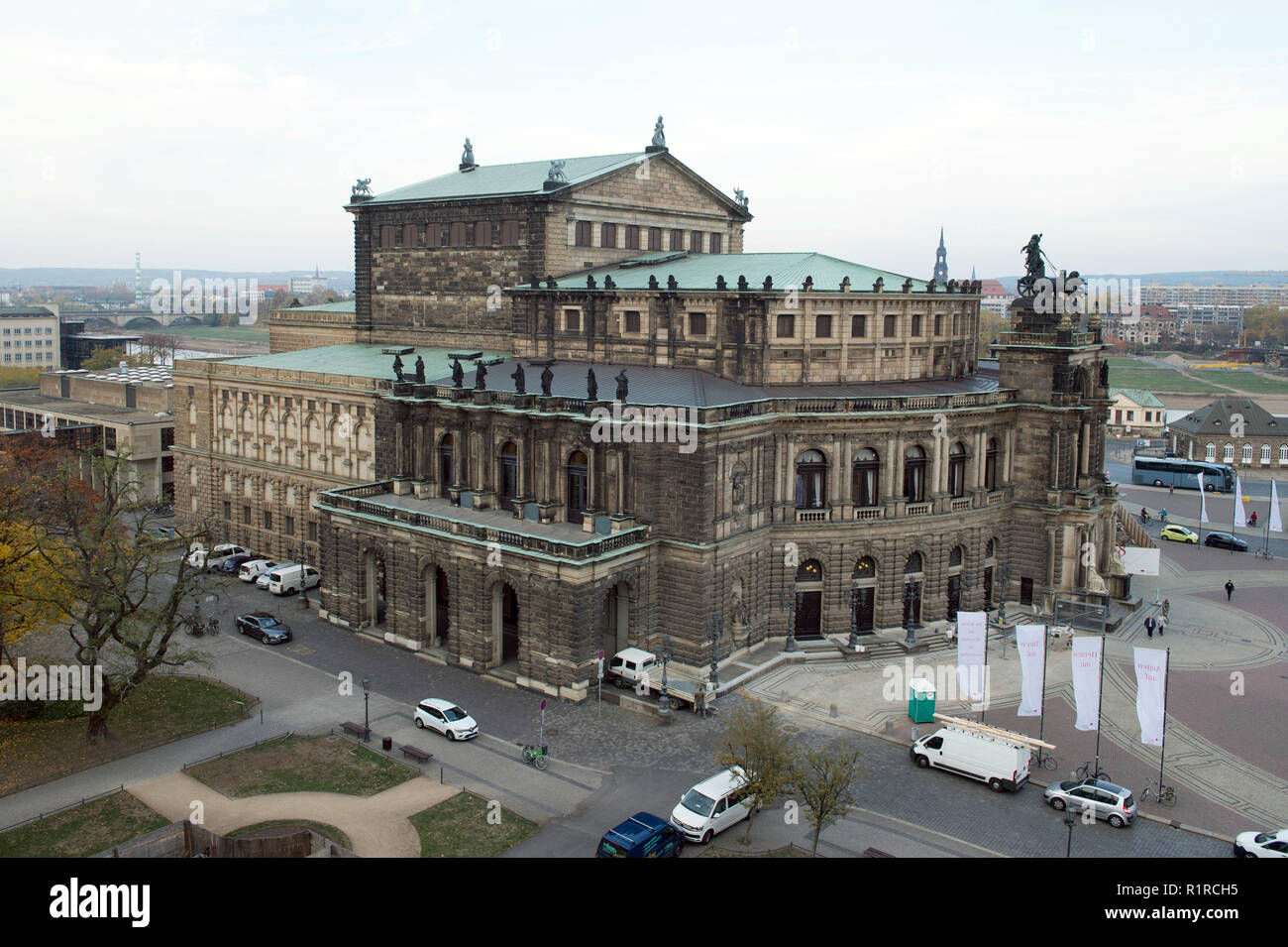 Dresden, Germany. 05th Nov, 2018. The Dresden Semper Opera, named after ...