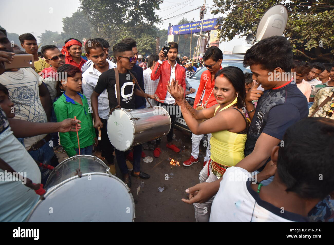 Hijra dance hi-res stock photography and images - Alamy