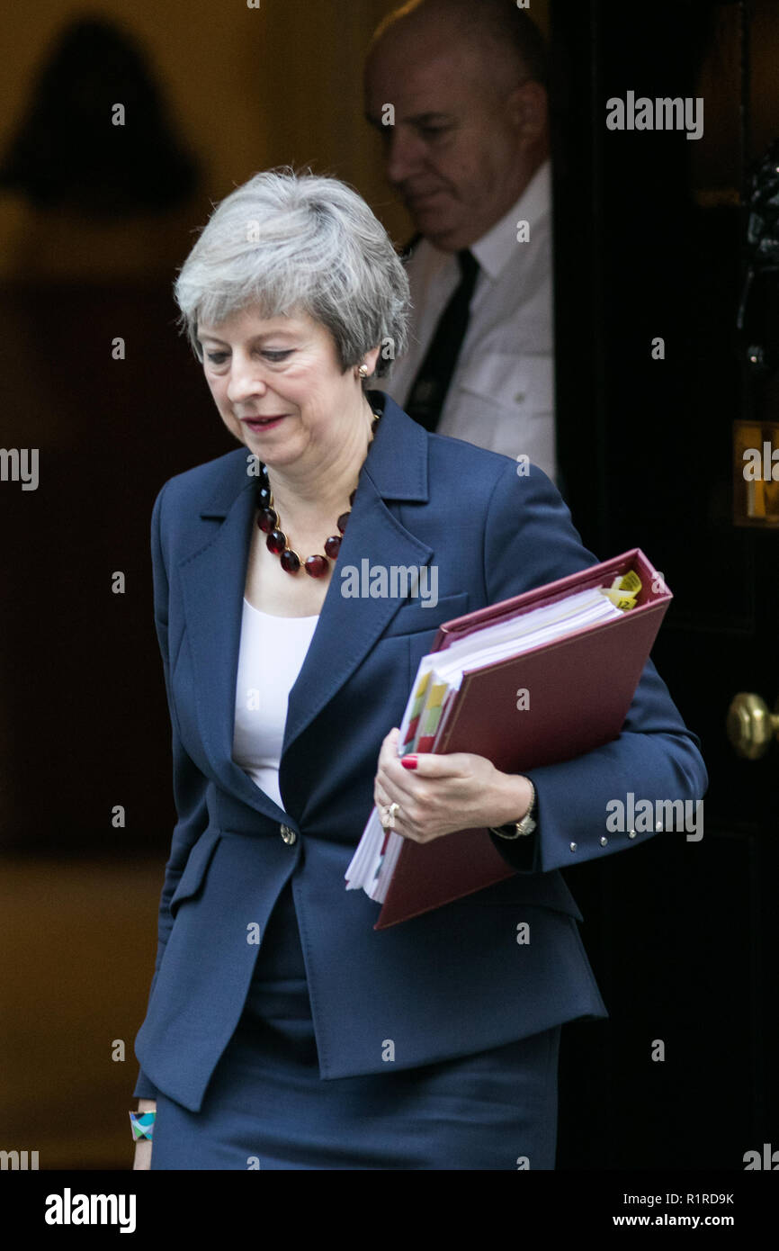 Ahead weekly cabinet meeting hi-res stock photography and images - Alamy