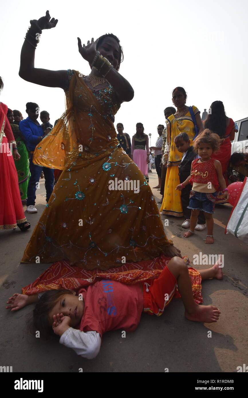 Hijra dance hi-res stock photography and images - Alamy