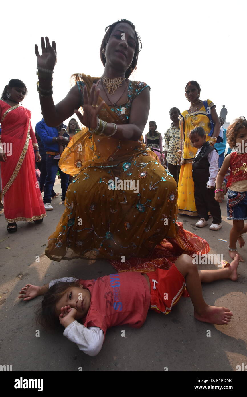 Hijra dancing hi-res stock photography and images - Alamy