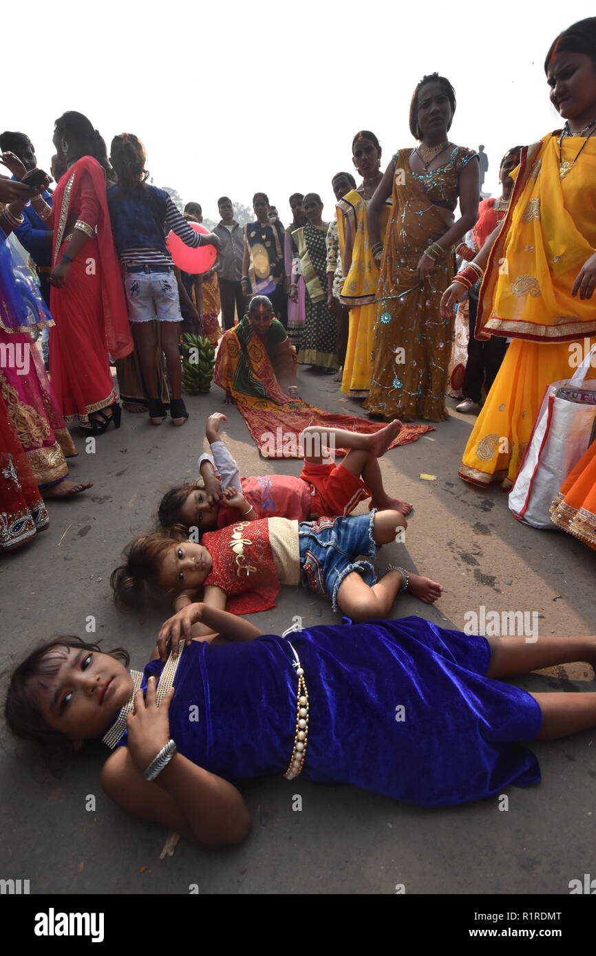 India hijra dancing hi-res stock photography and images - Alamy