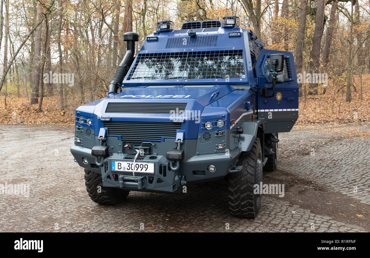 Rheinmetall man military vehicles rmmv hi-res stock photography and ...