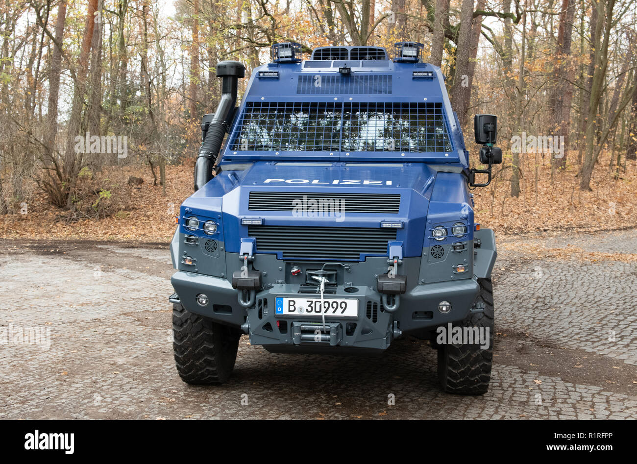 Rheinmetall man military vehicles rmmv hi-res stock photography and ...