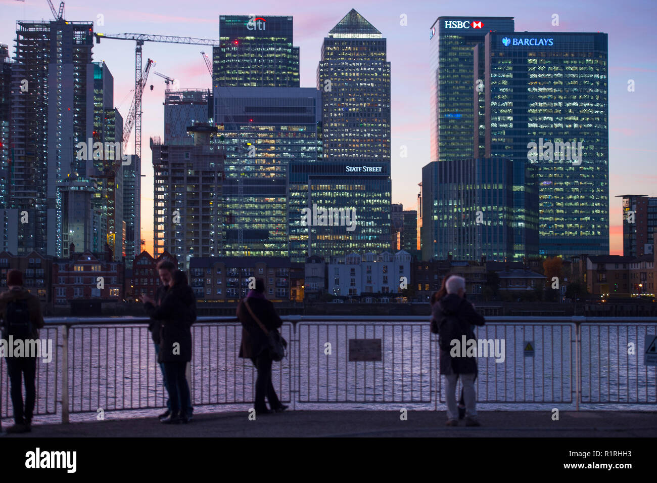North Greenwich, London, UK. 14 November, 2018. Colourful sunset behind ...