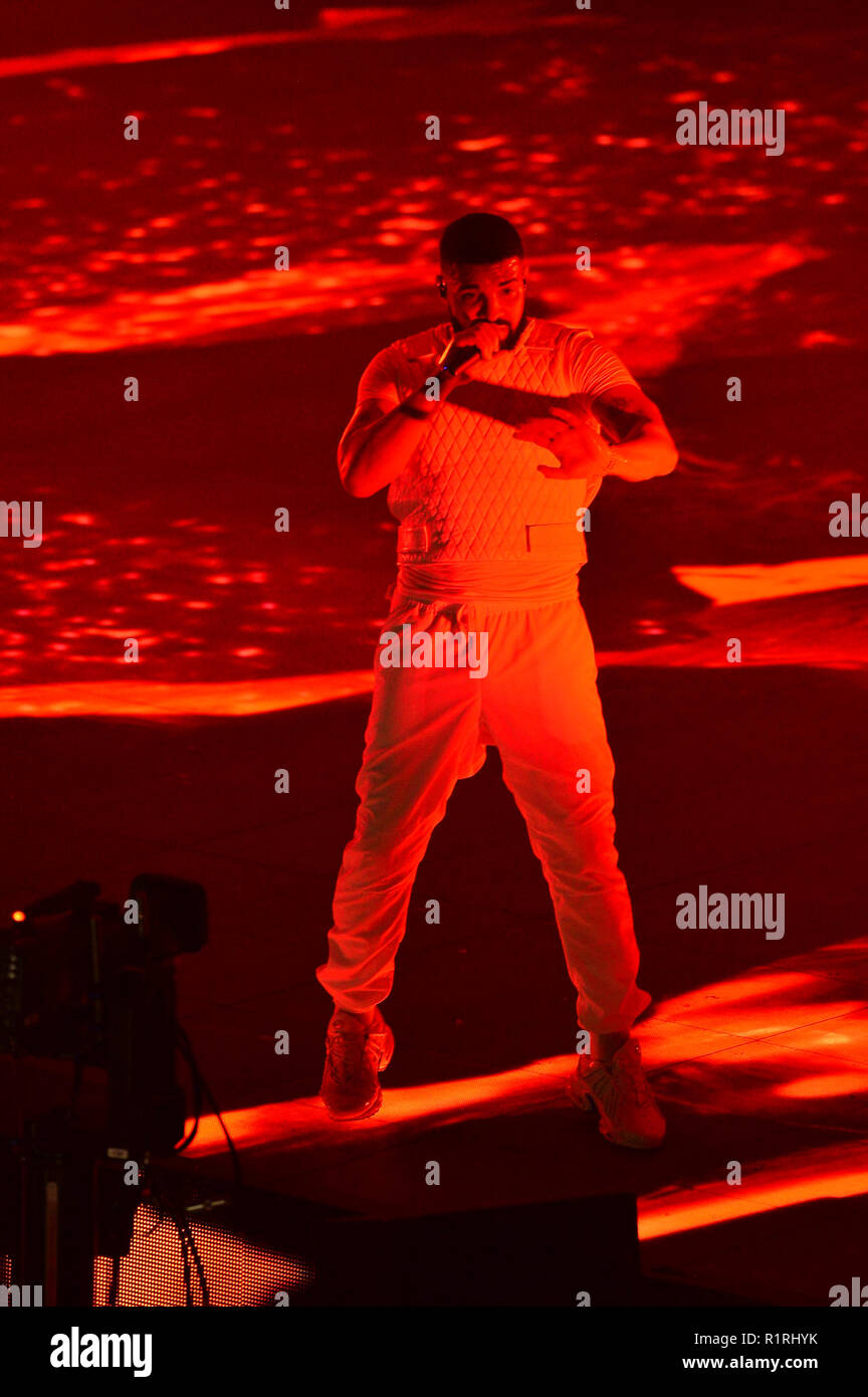 Drake concert stage hi-res stock photography and images - Alamy