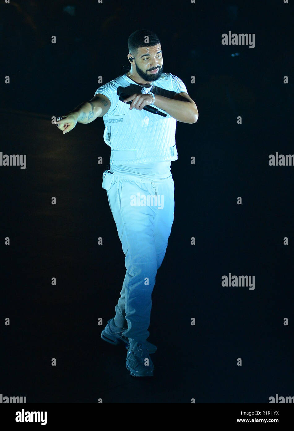 MIAMI, FL - NOVEMBER 13: Drake performs on stage during the Drake ...
