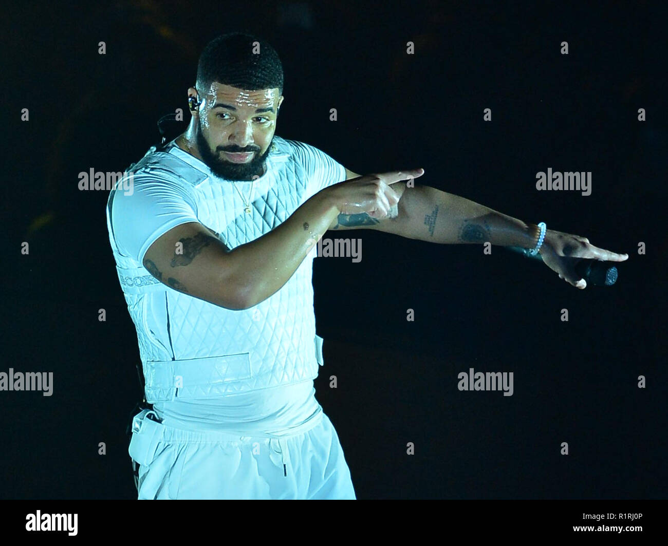 Drake concert stage hi-res stock photography and images - Alamy