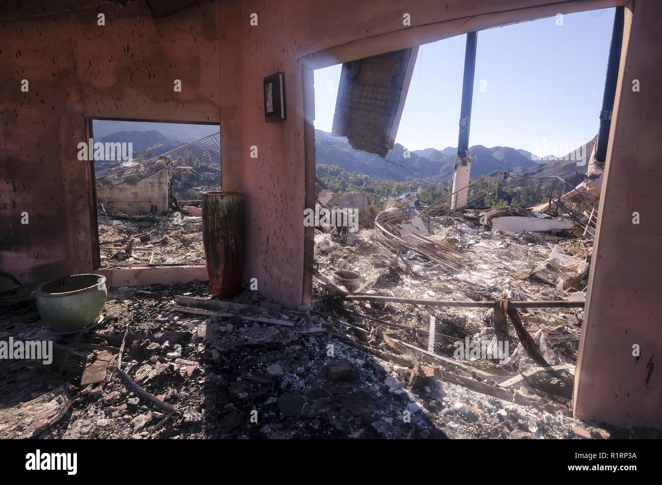 Los Angeles, California, USA. 14th Nov, 2018. The charred remains of a ...