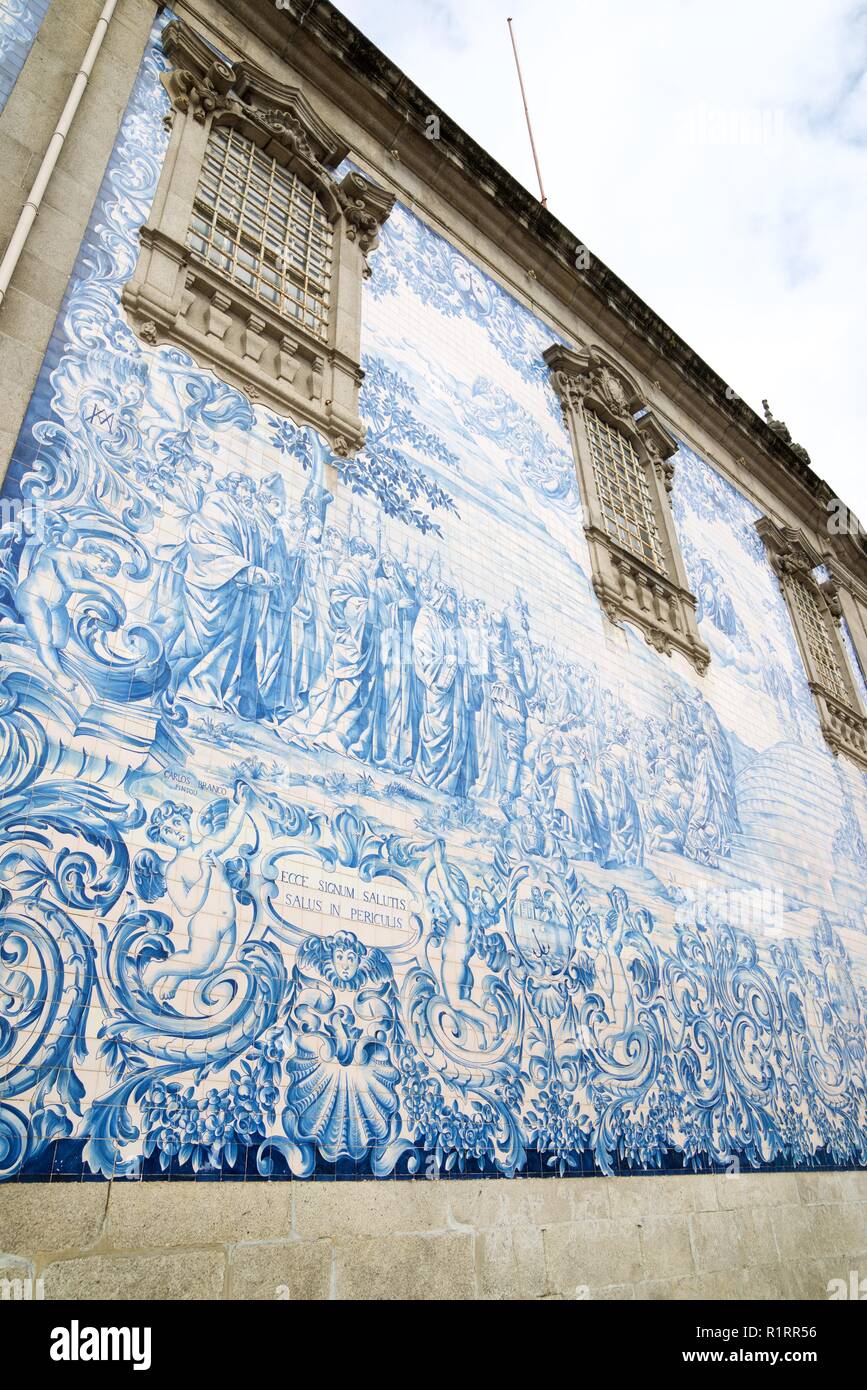 Ceramic wall in Porto, Portugal Stock Photo - Alamy