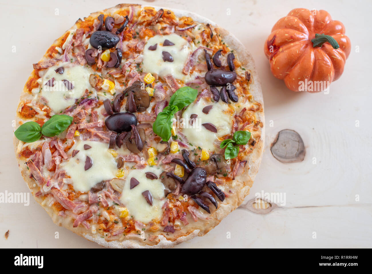 Spider pizza hi-res stock photography and images - Alamy