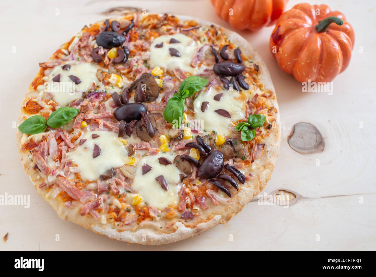 Spider pizza hi-res stock photography and images - Alamy