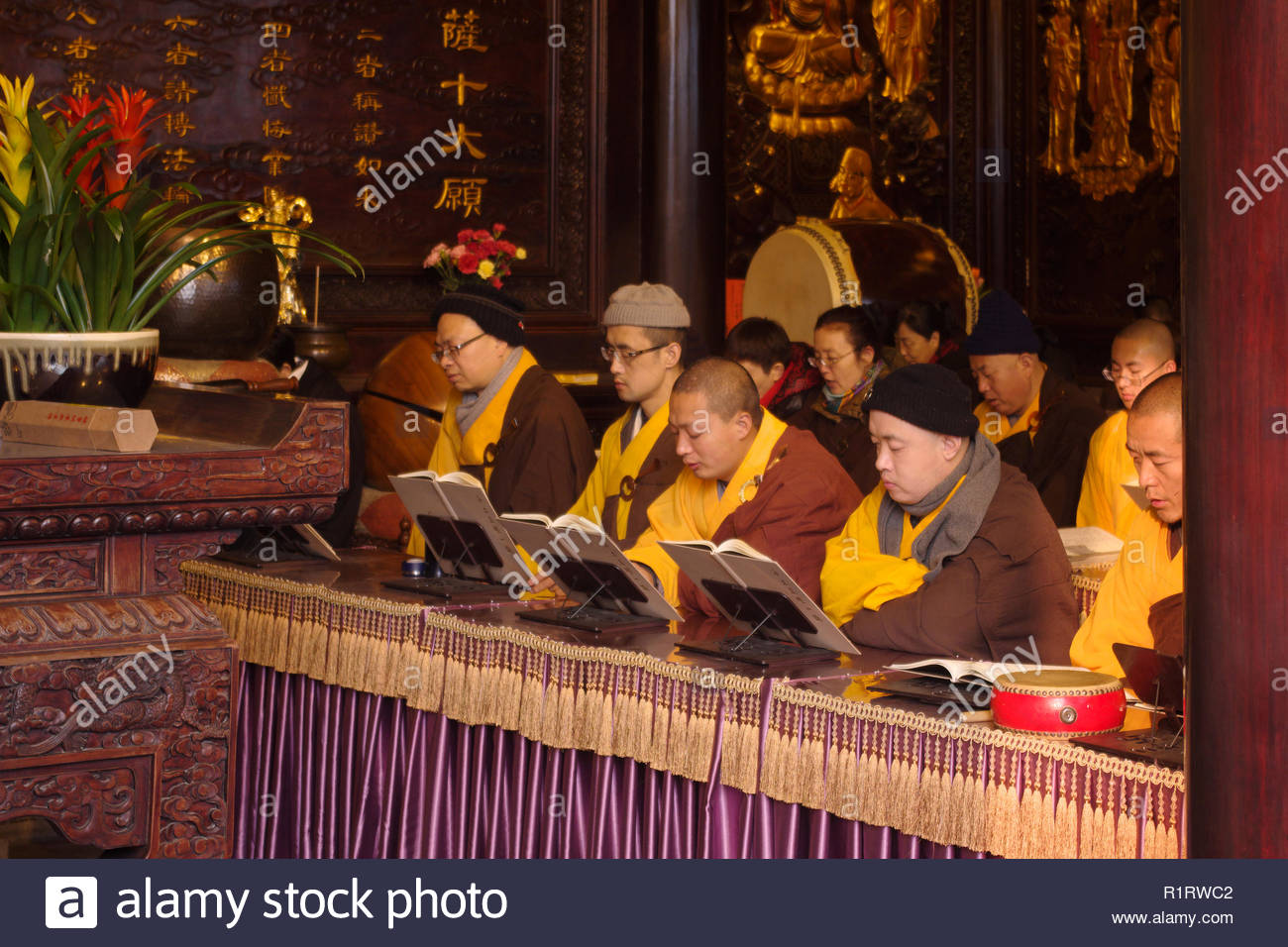 Chanting Monks Stock Photos & Chanting Monks Stock Images - Alamy