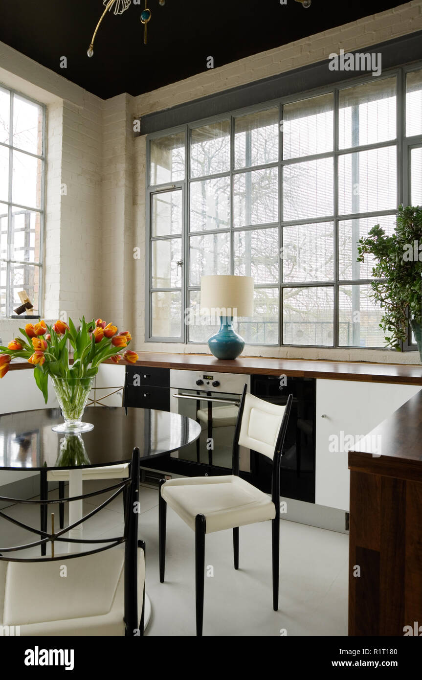 Dining table in monochrome kitchen Stock Photo - Alamy