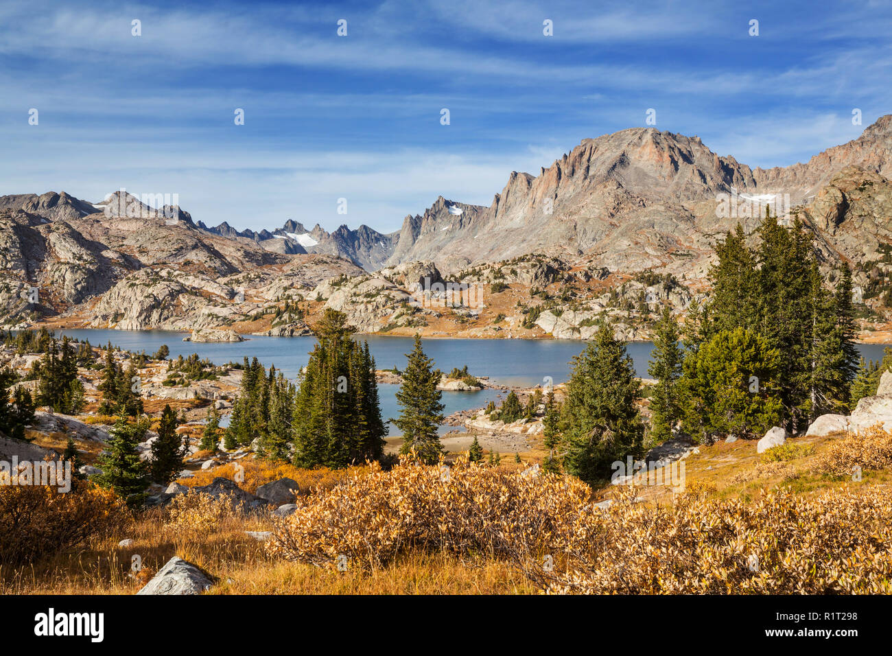 Hike in Wind River Range in Wyoming, USA. Autumn season Stock Photo - Alamy